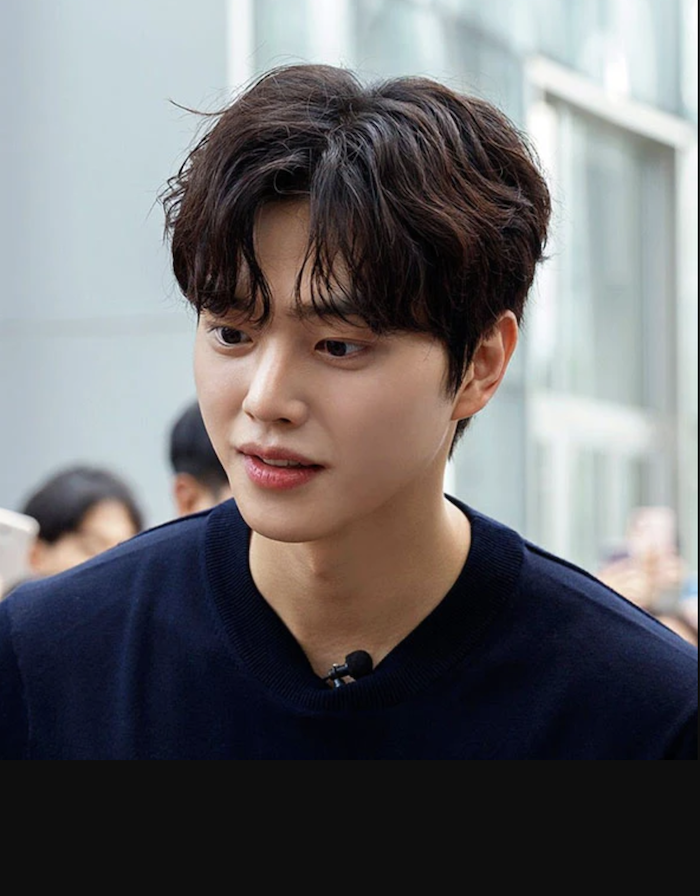 Model Rambut Pria Terbaru 2025: Gaya Sesuai Bentuk Wajah